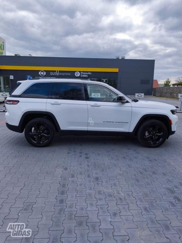 Balts Jeep Grand Cherokee 2022 Kauņa, ar dzinēja tilpumu 3.60 L un nobraukumu 55 tūkst. km par 30499 €, foto 7 vietnē AUTOMOTO.COM.LV