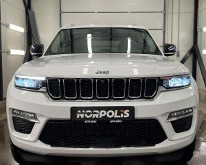 White Jeep Grand Cherokee 2022 in Vilnius, with an engine capacity of 2.00 L and mileage of 17 thousand km for 40000 €, photo 3 on AUTOMOTO.COM.LV