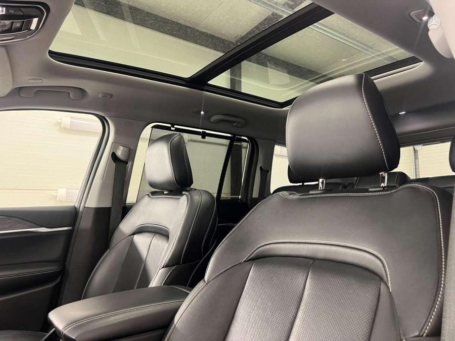White Jeep Grand Cherokee 2022 in Vilnius, with an engine capacity of 2.00 L and mileage of 17 thousand km for 40000 €, photo 16 on AUTOMOTO.COM.LV