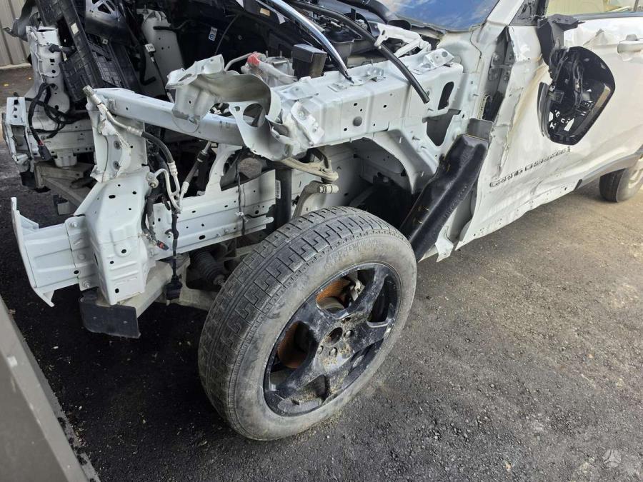 Balts Jeep Grand Cherokee 2022 Kauņa, ar dzinēja tilpumu 3.60 L un nobraukumu 50 tūkst. km par 6000 €, foto 4 vietnē AUTOMOTO.COM.LV