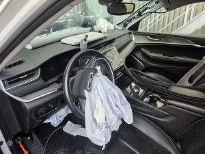 Balts Jeep Grand Cherokee 2022 Kauņa, ar dzinēja tilpumu 3.60 L un nobraukumu 50 tūkst. km par 6000 €, foto 5 vietnē AUTOMOTO.COM.LV