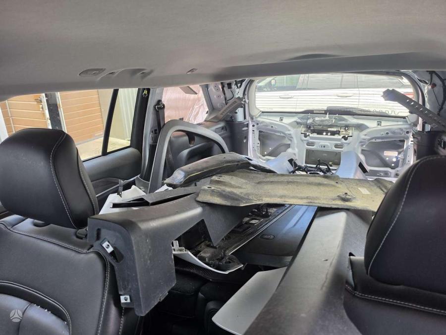 Balts Jeep Grand Cherokee 2022 Kauņa, ar dzinēja tilpumu 3.60 L un nobraukumu 50 tūkst. km par 6000 €, foto 6 vietnē AUTOMOTO.COM.LV