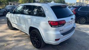 Balts Jeep Grand Cherokee 2022 Ukmergė, ar dzinēja tilpumu 3.60 L un nobraukumu 68 tūkst. km par 11490 €, foto  vietnē AUTOMOTO.COM.LV