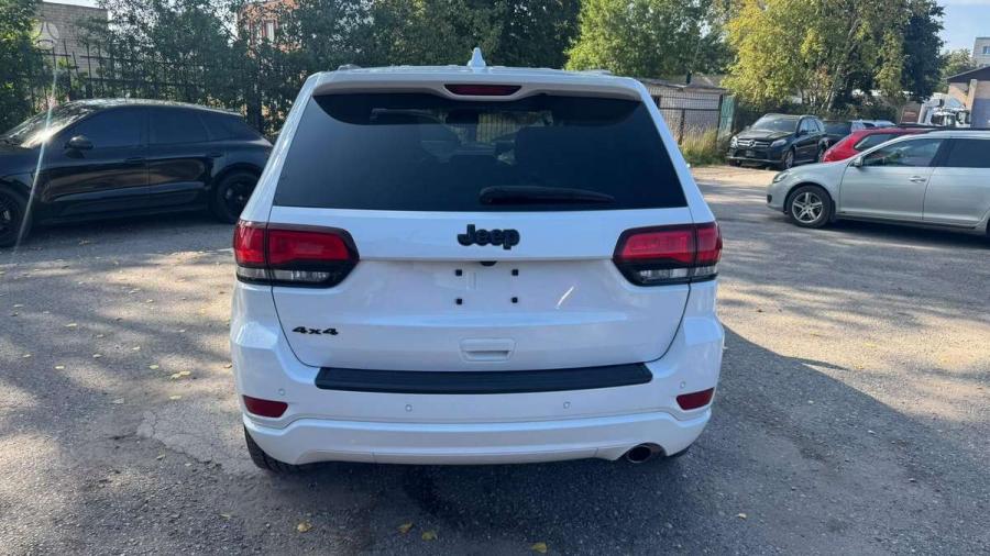 Balts Jeep Grand Cherokee 2022 Ukmergė, ar dzinēja tilpumu 3.60 L un nobraukumu 68 tūkst. km par 11490 €, foto 3 vietnē AUTOMOTO.COM.LV