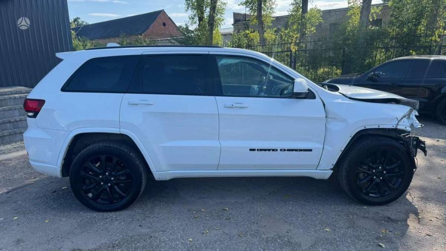 Balts Jeep Grand Cherokee 2022 Ukmergė, ar dzinēja tilpumu 3.60 L un nobraukumu 68 tūkst. km par 11490 €, foto 5 vietnē AUTOMOTO.COM.LV
