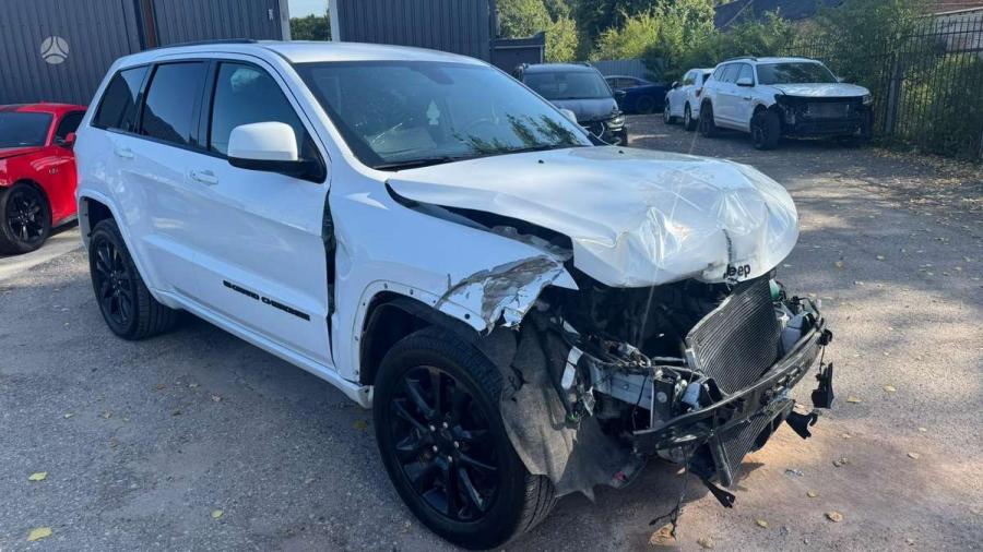Balts Jeep Grand Cherokee 2022 Ukmergė, ar dzinēja tilpumu 3.60 L un nobraukumu 68 tūkst. km par 11490 €, foto 6 vietnē AUTOMOTO.COM.LV