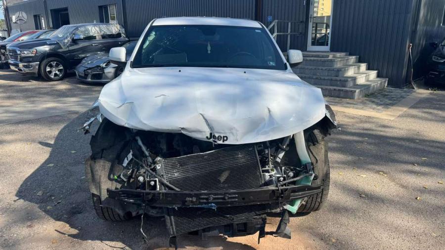 Balts Jeep Grand Cherokee 2022 Ukmergė, ar dzinēja tilpumu 3.60 L un nobraukumu 68 tūkst. km par 11490 €, foto 7 vietnē AUTOMOTO.COM.LV