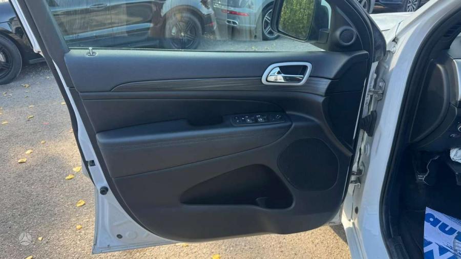Balts Jeep Grand Cherokee 2022 Ukmergė, ar dzinēja tilpumu 3.60 L un nobraukumu 68 tūkst. km par 11490 €, foto 13 vietnē AUTOMOTO.COM.LV