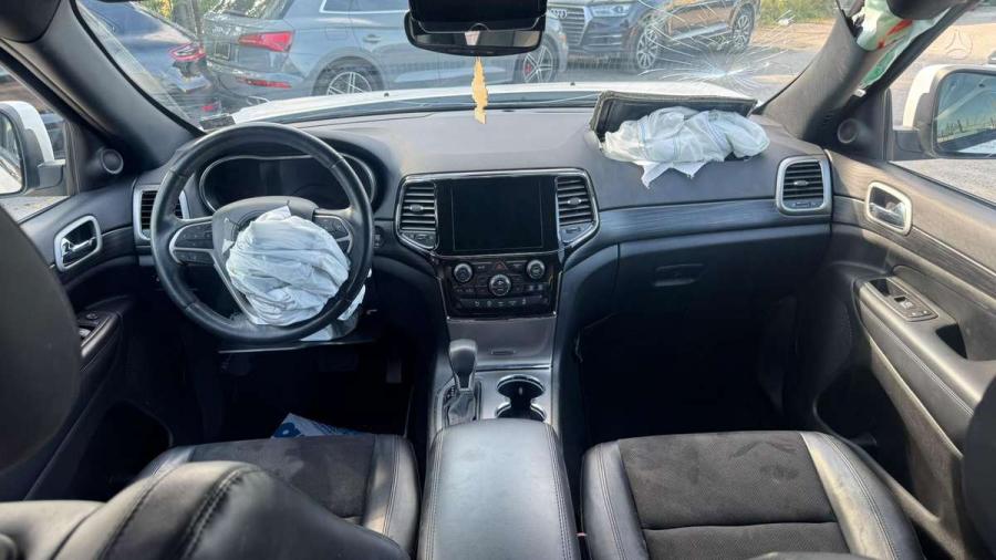 Balts Jeep Grand Cherokee 2022 Ukmergė, ar dzinēja tilpumu 3.60 L un nobraukumu 68 tūkst. km par 11490 €, foto 14 vietnē AUTOMOTO.COM.LV
