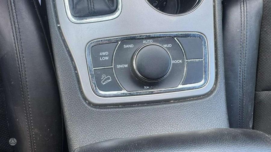 Balts Jeep Grand Cherokee 2022 Ukmergė, ar dzinēja tilpumu 3.60 L un nobraukumu 68 tūkst. km par 11490 €, foto 17 vietnē AUTOMOTO.COM.LV