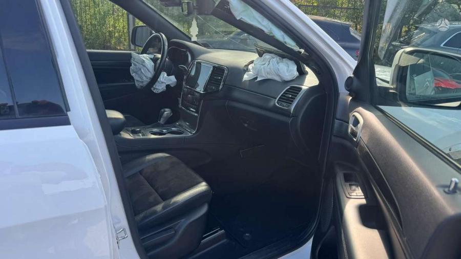 Balts Jeep Grand Cherokee 2022 Ukmergė, ar dzinēja tilpumu 3.60 L un nobraukumu 68 tūkst. km par 11490 €, foto 19 vietnē AUTOMOTO.COM.LV