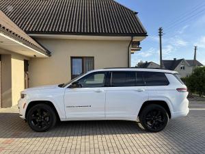 White Jeep Grand Cherokee 2022 in Sakiai, with an engine capacity of 3.60 L and mileage of 130 thousand km for 29645 €, photo 7 on AUTOMOTO.COM.LV