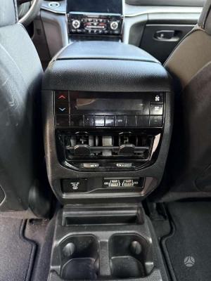 White Jeep Grand Cherokee 2022 in Sakiai, with an engine capacity of 3.60 L and mileage of 130 thousand km for 29645 €, photo 19 on AUTOMOTO.COM.LV