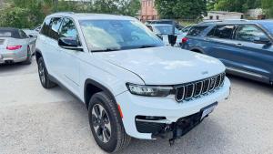 White Jeep Grand Cherokee 2023 in Ukmerge, with an engine capacity of 2.00 L and mileage of 32 thousand km for 18190 €, photo  on AUTOMOTO.COM.LV