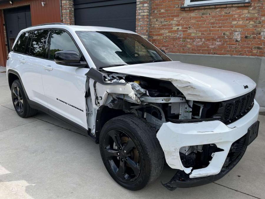 Balts Jeep Grand Cherokee 2023 Kauņa, ar dzinēja tilpumu 3.60 L un nobraukumu 69 tūkst. km par 16800 €, foto 4 vietnē AUTOMOTO.COM.LV