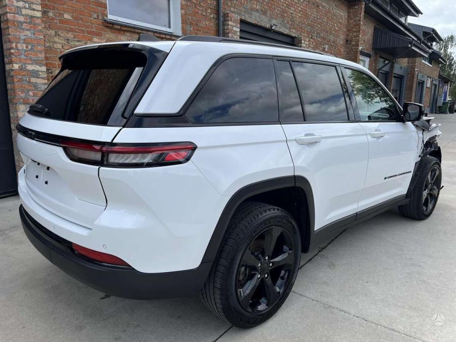 Balts Jeep Grand Cherokee 2023 Kauņa, ar dzinēja tilpumu 3.60 L un nobraukumu 69 tūkst. km par 16800 €, foto 5 vietnē AUTOMOTO.COM.LV