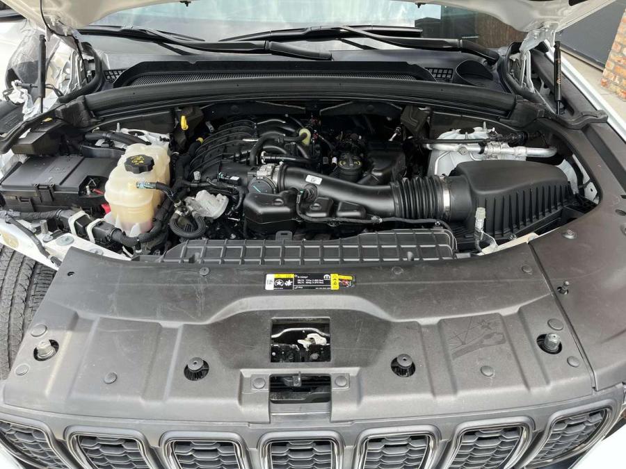 Balts Jeep Grand Cherokee 2023 Kauņa, ar dzinēja tilpumu 3.60 L un nobraukumu 69 tūkst. km par 16800 €, foto 11 vietnē AUTOMOTO.COM.LV