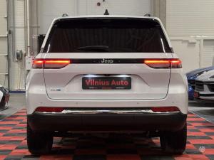 Balts Jeep Grand Cherokee 2023 Viļņa, ar dzinēja tilpumu 2.00 L un nobraukumu 59 tūkst. km par 41990 €, foto 6 vietnē AUTOMOTO.COM.LV