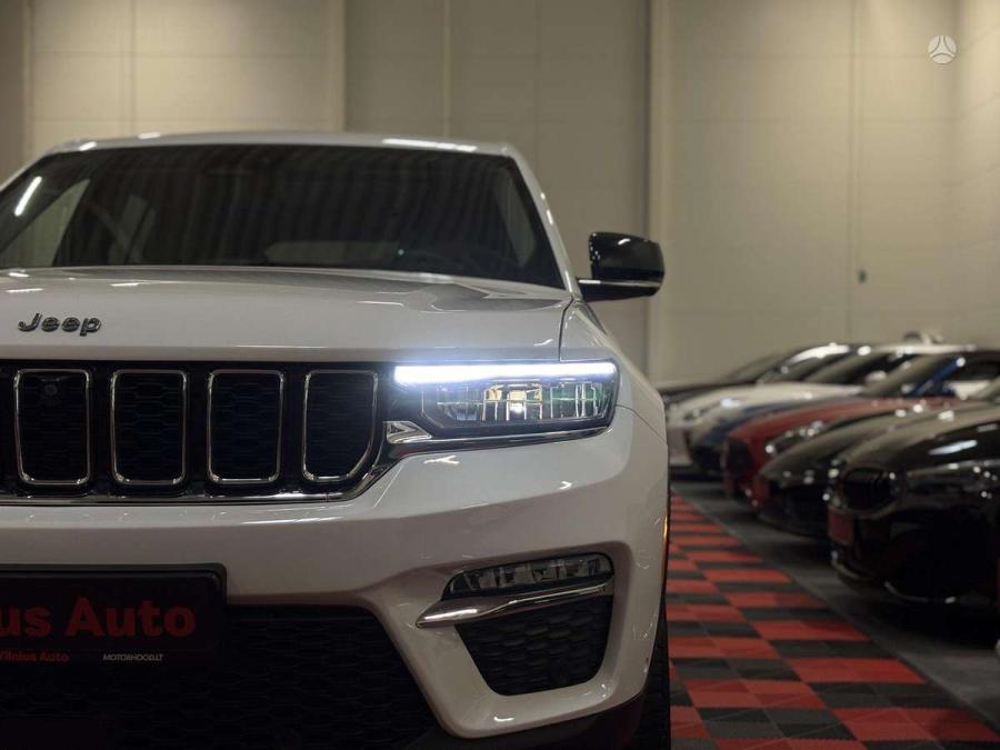 Balts Jeep Grand Cherokee 2023 Viļņa, ar dzinēja tilpumu 2.00 L un nobraukumu 59 tūkst. km par 41990 €, foto 8 vietnē AUTOMOTO.COM.LV