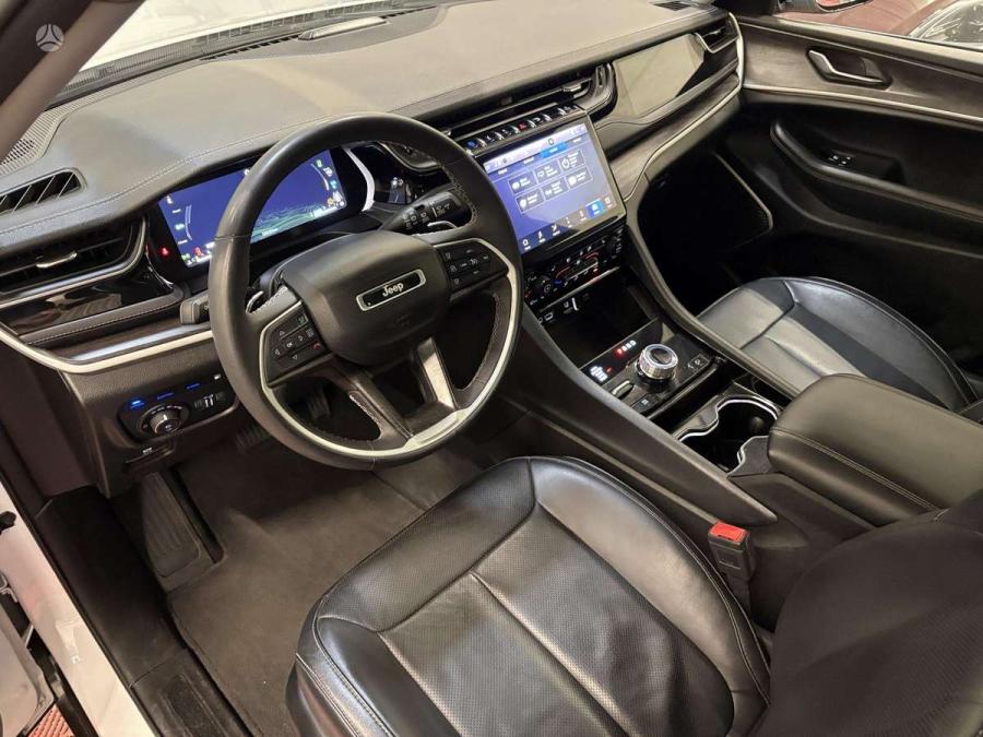 Balts Jeep Grand Cherokee 2023 Viļņa, ar dzinēja tilpumu 2.00 L un nobraukumu 59 tūkst. km par 41990 €, foto 12 vietnē AUTOMOTO.COM.LV