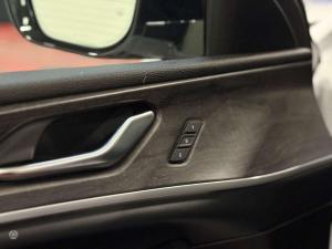 Balts Jeep Grand Cherokee 2023 Viļņa, ar dzinēja tilpumu 2.00 L un nobraukumu 59 tūkst. km par 41990 €, foto 14 vietnē AUTOMOTO.COM.LV