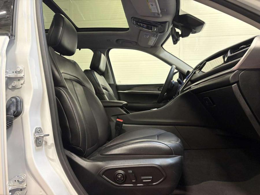 Balts Jeep Grand Cherokee 2023 Viļņa, ar dzinēja tilpumu 2.00 L un nobraukumu 59 tūkst. km par 41990 €, foto 19 vietnē AUTOMOTO.COM.LV