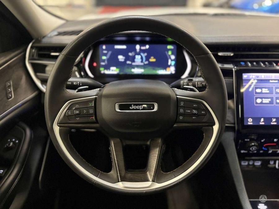 Balts Jeep Grand Cherokee 2023 Viļņa, ar dzinēja tilpumu 2.00 L un nobraukumu 59 tūkst. km par 41990 €, foto 22 vietnē AUTOMOTO.COM.LV