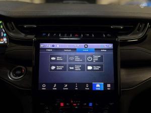 Balts Jeep Grand Cherokee 2023 Viļņa, ar dzinēja tilpumu 2.00 L un nobraukumu 59 tūkst. km par 41990 €, foto 29 vietnē AUTOMOTO.COM.LV