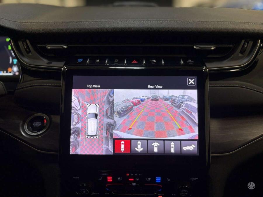 Balts Jeep Grand Cherokee 2023 Viļņa, ar dzinēja tilpumu 2.00 L un nobraukumu 59 tūkst. km par 41990 €, foto 30 vietnē AUTOMOTO.COM.LV
