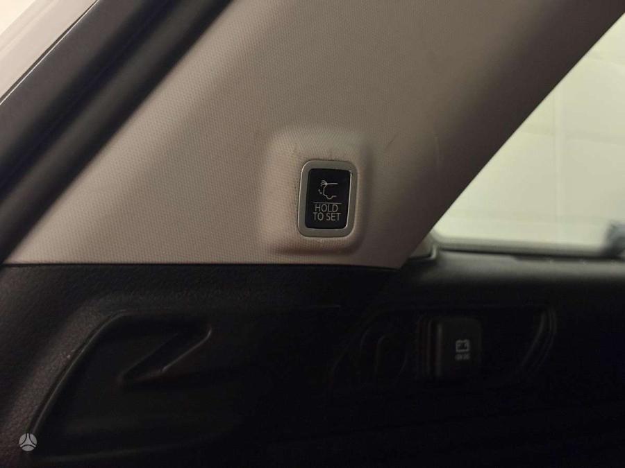 Balts Jeep Grand Cherokee 2023 Viļņa, ar dzinēja tilpumu 2.00 L un nobraukumu 59 tūkst. km par 41990 €, foto 37 vietnē AUTOMOTO.COM.LV