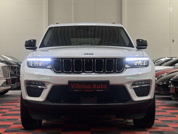White Jeep Grand Cherokee 2023 in Vilnius, with an engine capacity of 2.00 L and mileage of 59 thousand km for 39990 €, photo 2 on AUTOMOTO.COM.LV