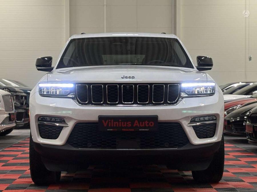 Balts Jeep Grand Cherokee 2023 Viļņa, ar dzinēja tilpumu 2.00 L un nobraukumu 59 tūkst. km par 39990 €, foto 3 vietnē AUTOMOTO.COM.LV
