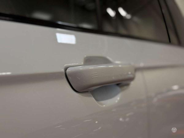 White Jeep Grand Cherokee 2023 in Vilnius, with an engine capacity of 2.00 L and mileage of 59 thousand km for 39990 €, photo 10 on AUTOMOTO.COM.LV