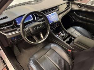 Balts Jeep Grand Cherokee 2023 Viļņa, ar dzinēja tilpumu 2.00 L un nobraukumu 59 tūkst. km par 39990 €, foto 12 vietnē AUTOMOTO.COM.LV