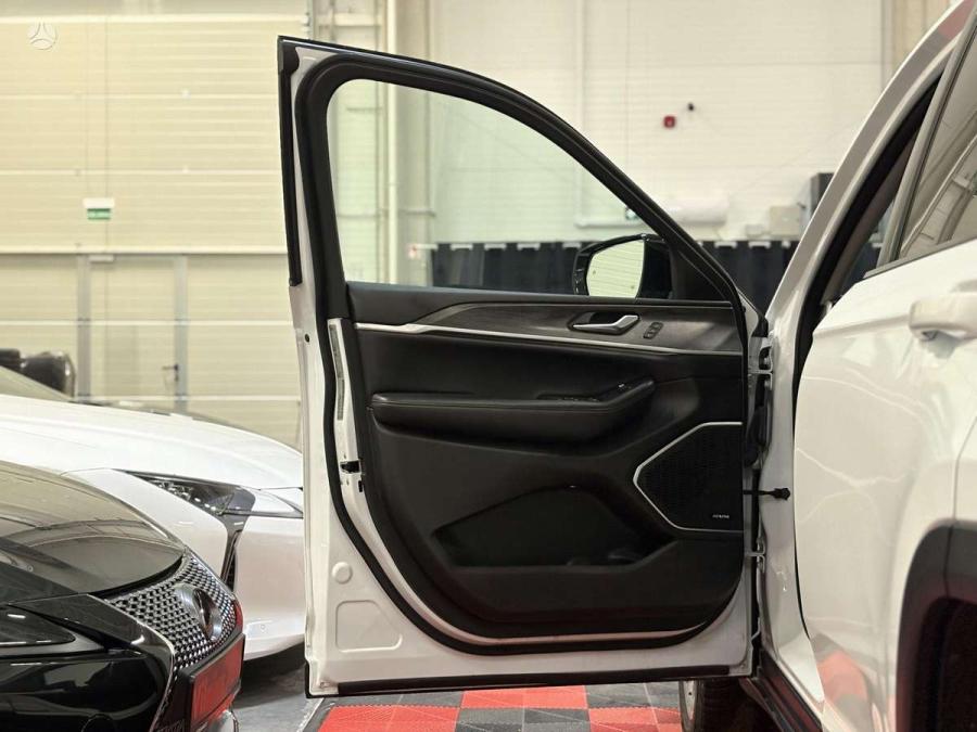 Balts Jeep Grand Cherokee 2023 Viļņa, ar dzinēja tilpumu 2.00 L un nobraukumu 59 tūkst. km par 39990 €, foto 13 vietnē AUTOMOTO.COM.LV