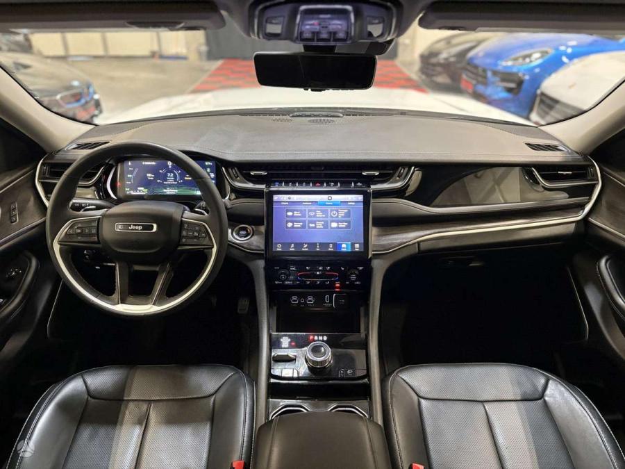 Balts Jeep Grand Cherokee 2023 Viļņa, ar dzinēja tilpumu 2.00 L un nobraukumu 59 tūkst. km par 39990 €, foto 20 vietnē AUTOMOTO.COM.LV