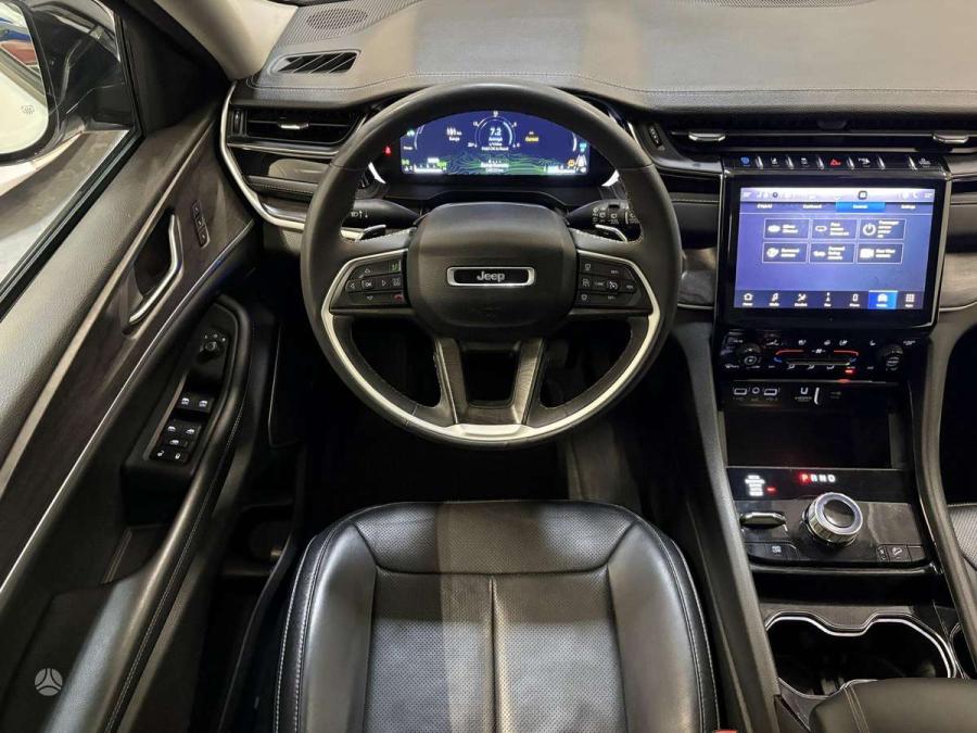 Balts Jeep Grand Cherokee 2023 Viļņa, ar dzinēja tilpumu 2.00 L un nobraukumu 59 tūkst. km par 39990 €, foto 21 vietnē AUTOMOTO.COM.LV