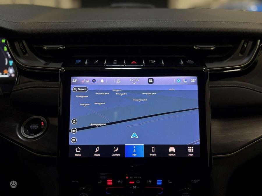 Balts Jeep Grand Cherokee 2023 Viļņa, ar dzinēja tilpumu 2.00 L un nobraukumu 59 tūkst. km par 39990 €, foto 26 vietnē AUTOMOTO.COM.LV