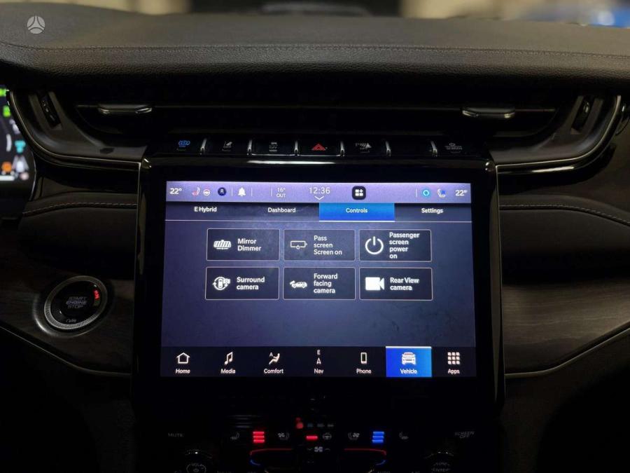 Balts Jeep Grand Cherokee 2023 Viļņa, ar dzinēja tilpumu 2.00 L un nobraukumu 59 tūkst. km par 39990 €, foto 29 vietnē AUTOMOTO.COM.LV