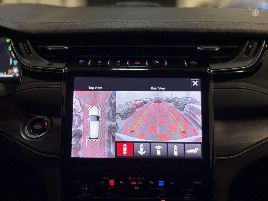 Balts Jeep Grand Cherokee 2023 Viļņa, ar dzinēja tilpumu 2.00 L un nobraukumu 59 tūkst. km par 39990 €, foto 30 vietnē AUTOMOTO.COM.LV