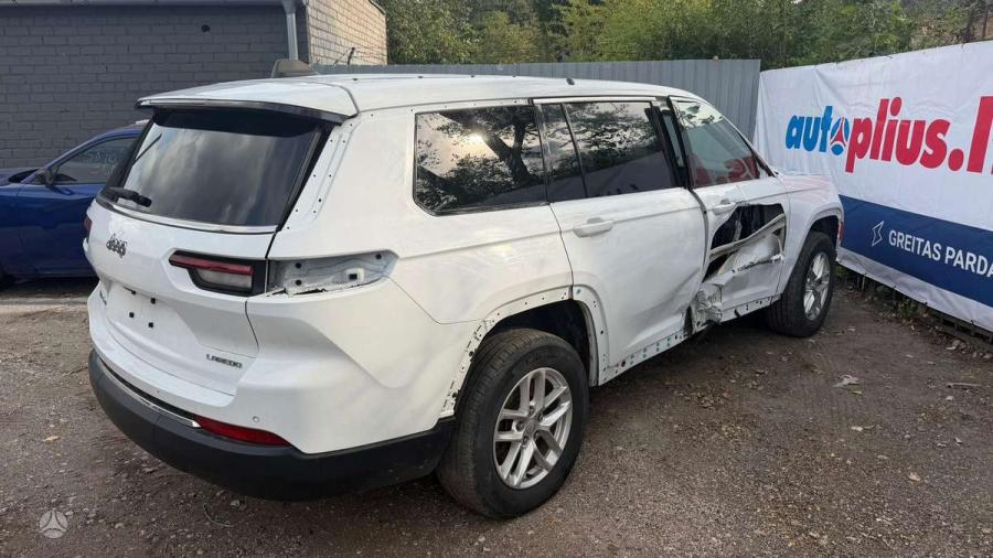 Balts Jeep Grand Cherokee 2023 Ukmergė, ar dzinēja tilpumu 3.60 L un nobraukumu 83 tūkst. km par 19499 €, foto 10 vietnē AUTOMOTO.COM.LV