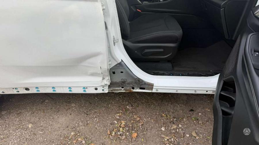 Balts Jeep Grand Cherokee 2023 Ukmergė, ar dzinēja tilpumu 3.60 L un nobraukumu 83 tūkst. km par 19499 €, foto 12 vietnē AUTOMOTO.COM.LV