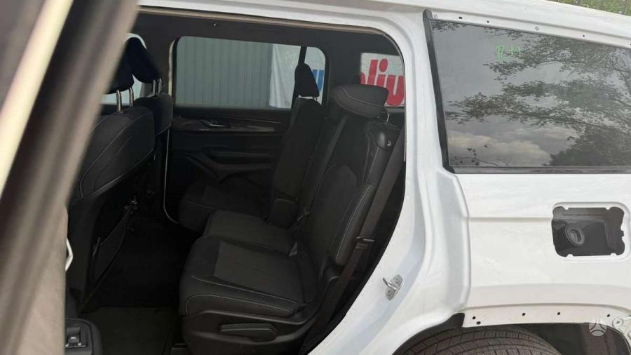 Balts Jeep Grand Cherokee 2023 Ukmergė, ar dzinēja tilpumu 3.60 L un nobraukumu 83 tūkst. km par 19499 €, foto 18 vietnē AUTOMOTO.COM.LV