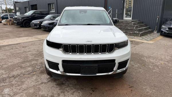 Balts Jeep Grand Cherokee 2023 Ukmergė, ar dzinēja tilpumu 3.60 L un nobraukumu 83 tūkst. km par 16699 €, foto 3 vietnē AUTOMOTO.COM.LV
