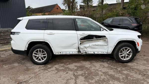 Balts Jeep Grand Cherokee 2023 Ukmergė, ar dzinēja tilpumu 3.60 L un nobraukumu 83 tūkst. km par 16699 €, foto 5 vietnē AUTOMOTO.COM.LV
