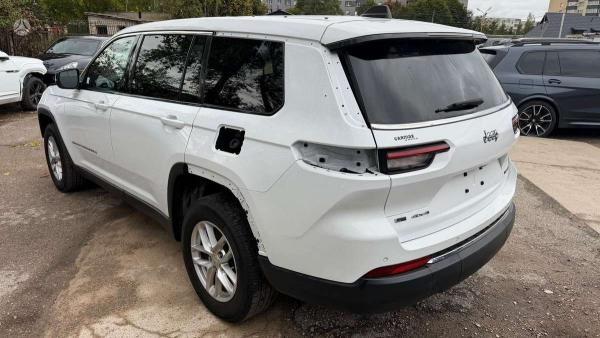 Balts Jeep Grand Cherokee 2023 Ukmergė, ar dzinēja tilpumu 3.60 L un nobraukumu 83 tūkst. km par 16699 €, foto 8 vietnē AUTOMOTO.COM.LV