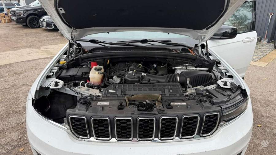 White Jeep Grand Cherokee 2023 in Ukmerge, with an engine capacity of 3.60 L and mileage of 83 thousand km for 16699 €, photo 10 on AUTOMOTO.COM.LV