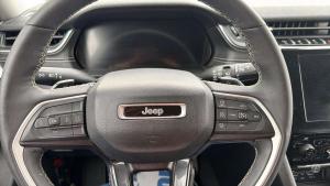 White Jeep Grand Cherokee 2023 in Ukmerge, with an engine capacity of 3.60 L and mileage of 83 thousand km for 16699 €, photo 13 on AUTOMOTO.COM.LV