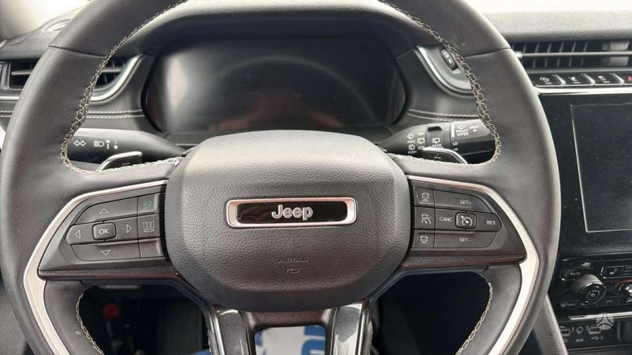 White Jeep Grand Cherokee 2023 in Ukmerge, with an engine capacity of 3.60 L and mileage of 83 thousand km for 16699 €, photo 13 on AUTOMOTO.COM.LV