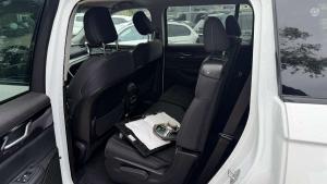 White Jeep Grand Cherokee 2023 in Ukmerge, with an engine capacity of 3.60 L and mileage of 83 thousand km for 16699 €, photo 16 on AUTOMOTO.COM.LV